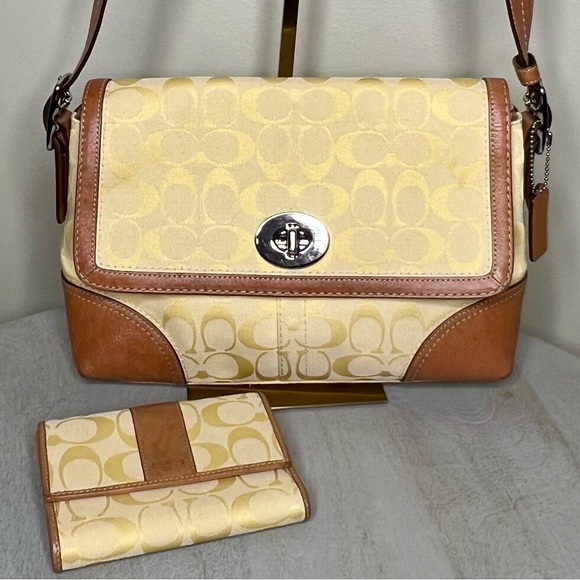 Coach | Bags | Coach Lemon Hampton Signature Flap With Matching Trifold ...